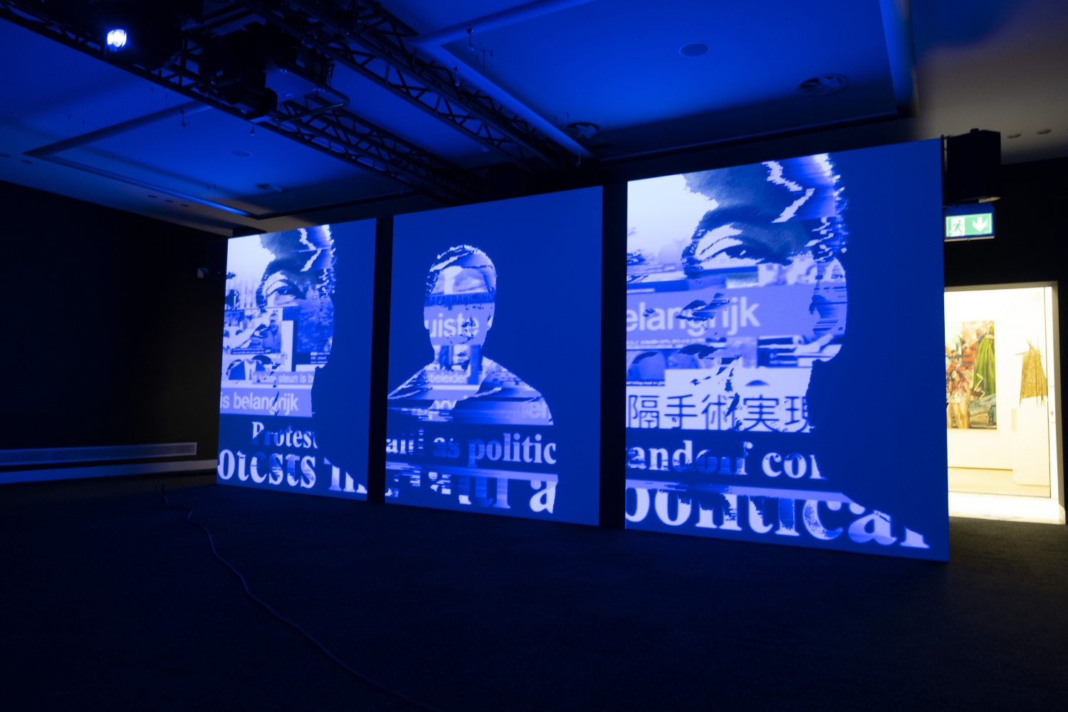 UNDERWATER - Installation - Circus Family